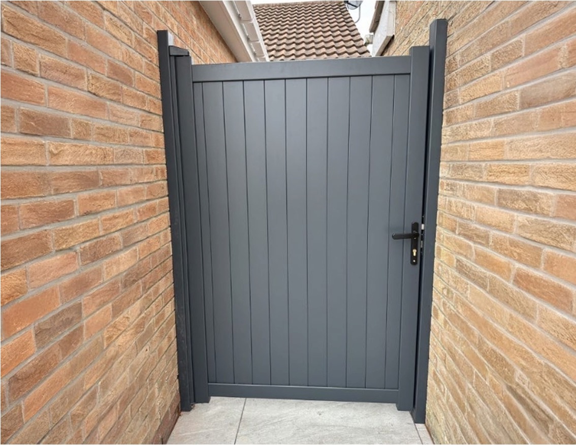 Nova - Aluminium Flat Top Side Gate | Made To Measure